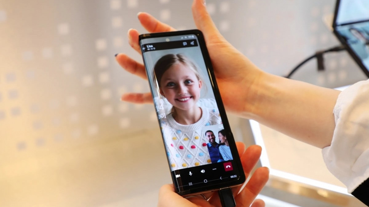 Samsung Display Reveals New 360-degree Foldable Screen and Hinge Prototype