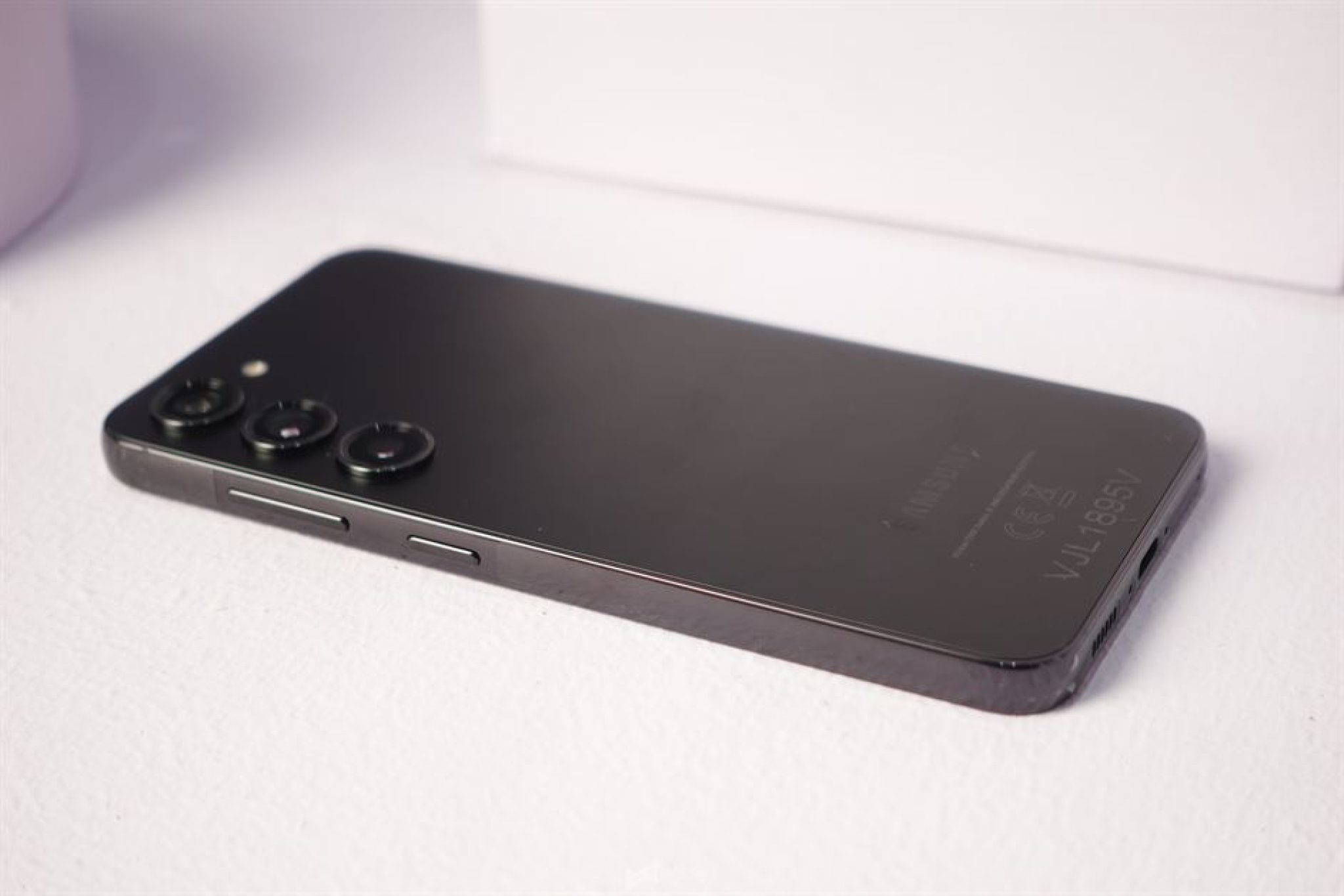 Samsung Galaxy S23 Now Official: Compact is Back!