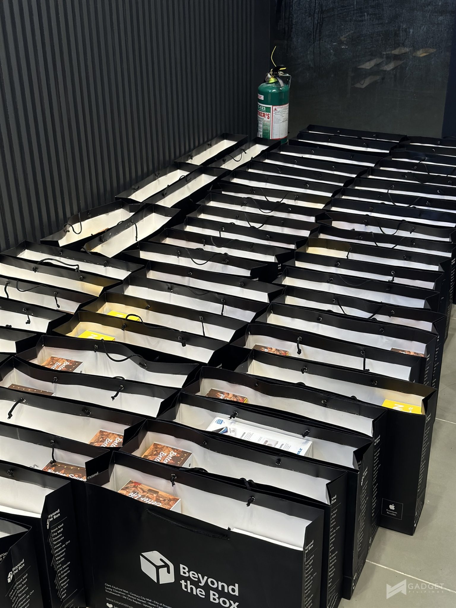 The Arrival of the Latest iPhones: A Night of Excitement and Freebies