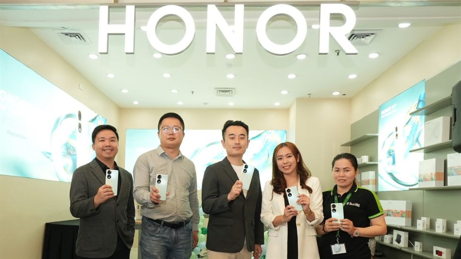 HONOR Opens Experience Store in SM City Dasmariñas, Debuts HONOR 90 5G ...