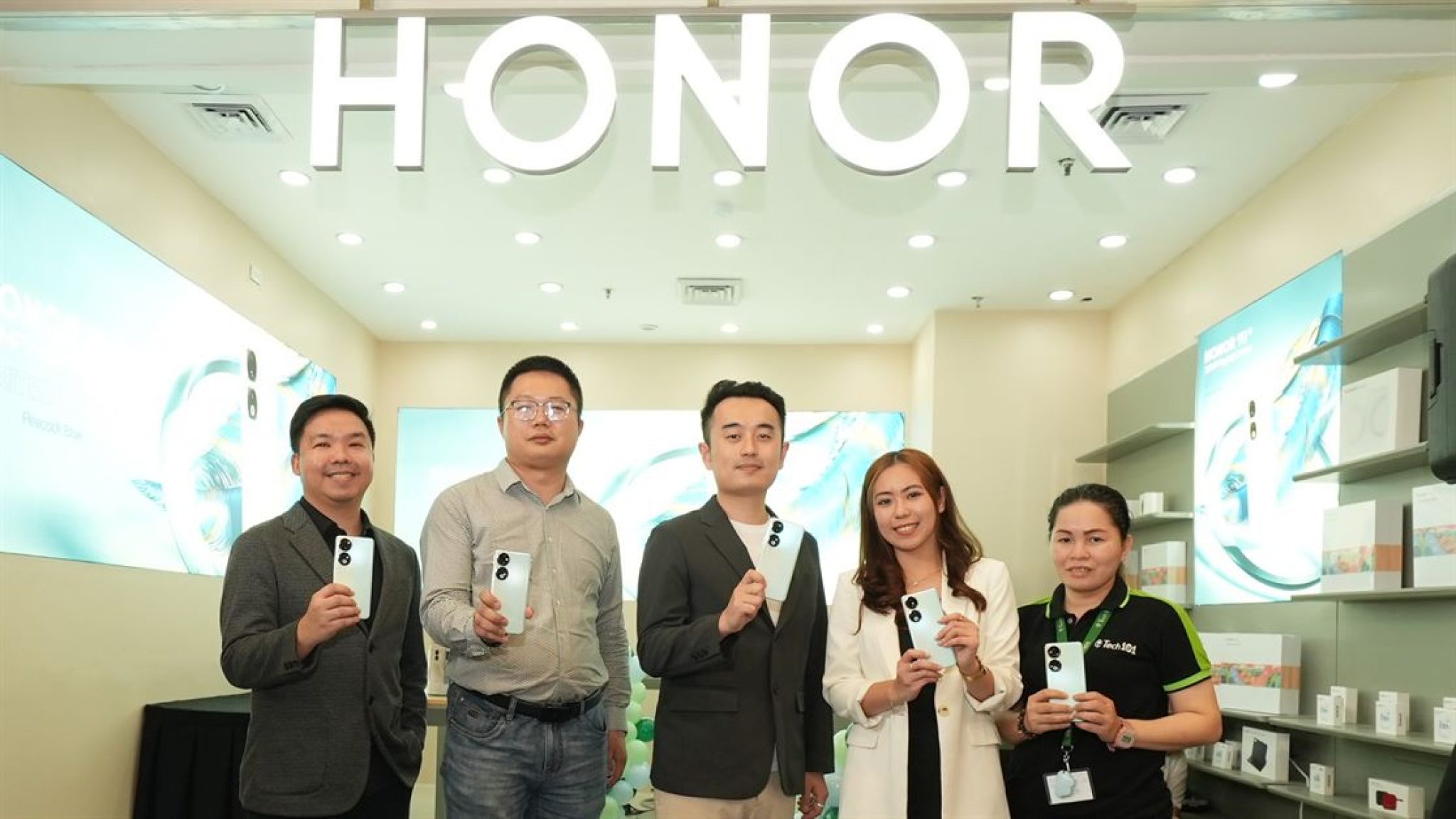 HONOR Opens Experience Store in SM City Dasmariñas, Debuts HONOR 90 5G ...