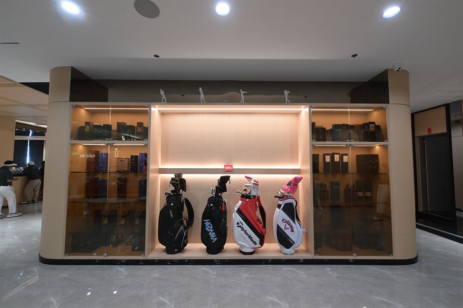 VIP Golf Delivers a High-Tech, High-End, and Accurate Golf Simulation ...