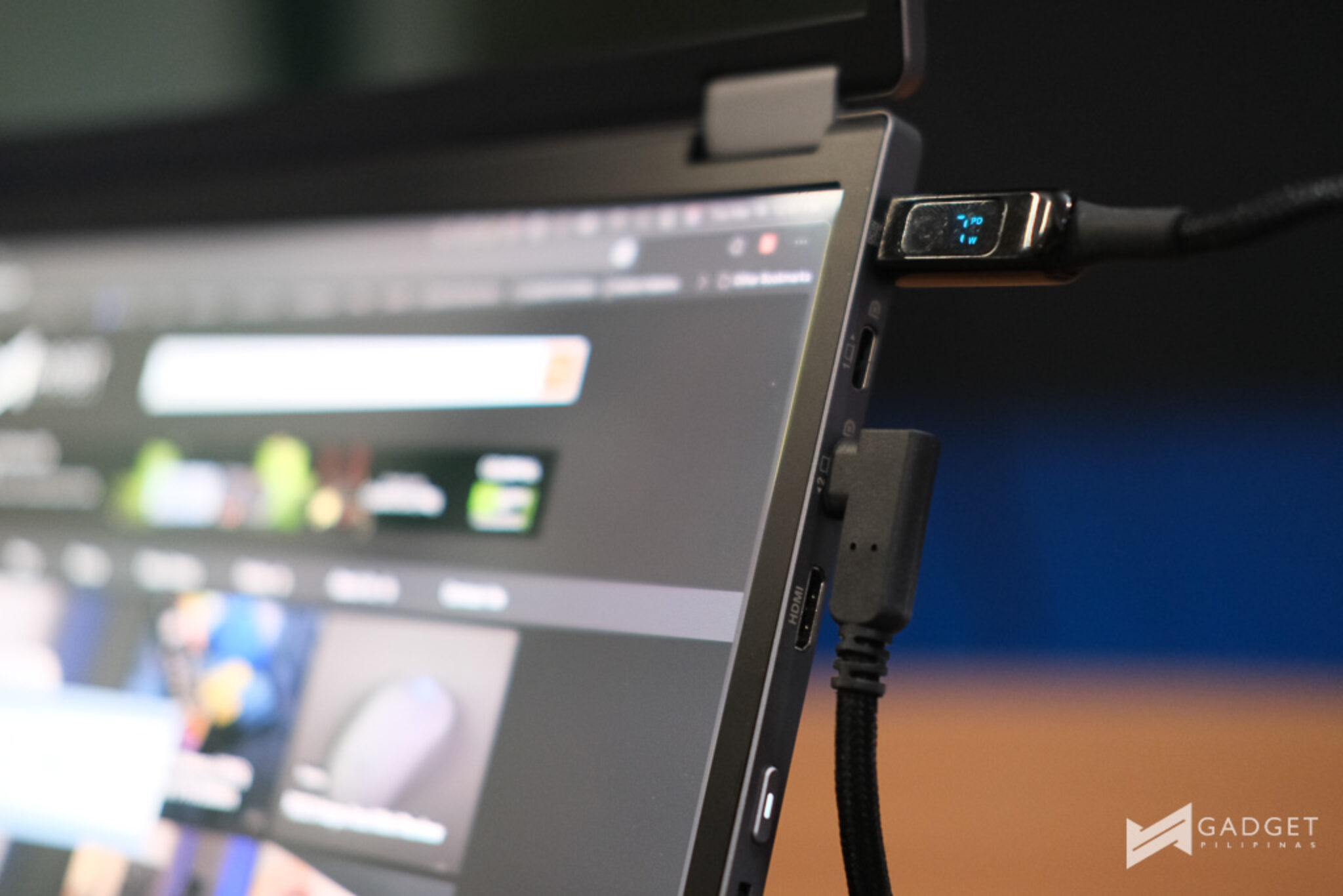 I Never Thought I Needed This Dual Screen Portable OLED Monitor ...