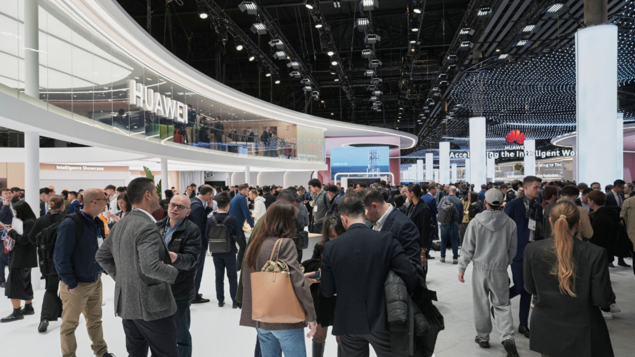 HUAWEI Mate XT and Latest Wearable and Tablet Showcased at MWC 2025