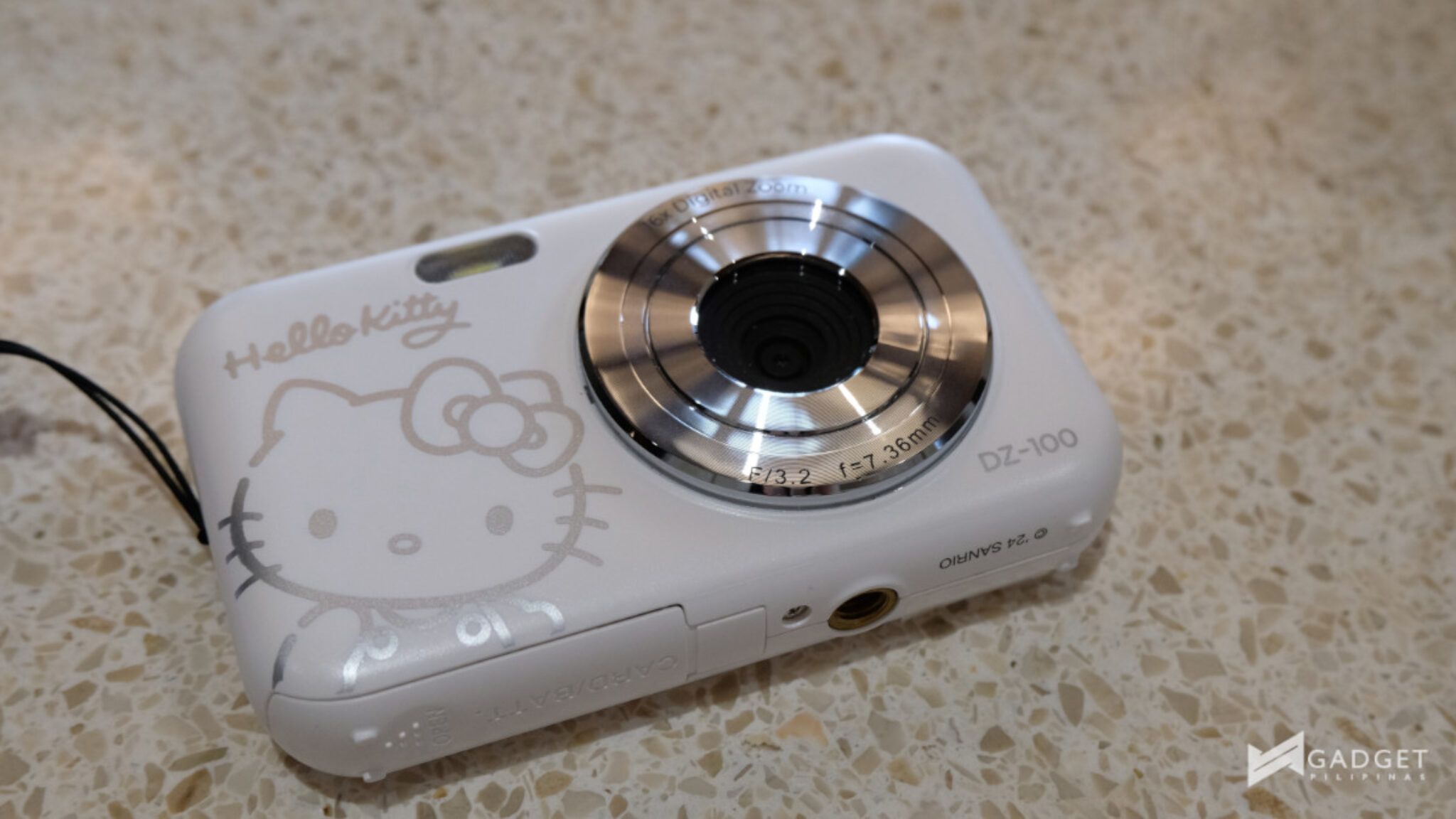 A Digital Camera Experience in 2025 with the Yashica x Hello Kitty DZ-100