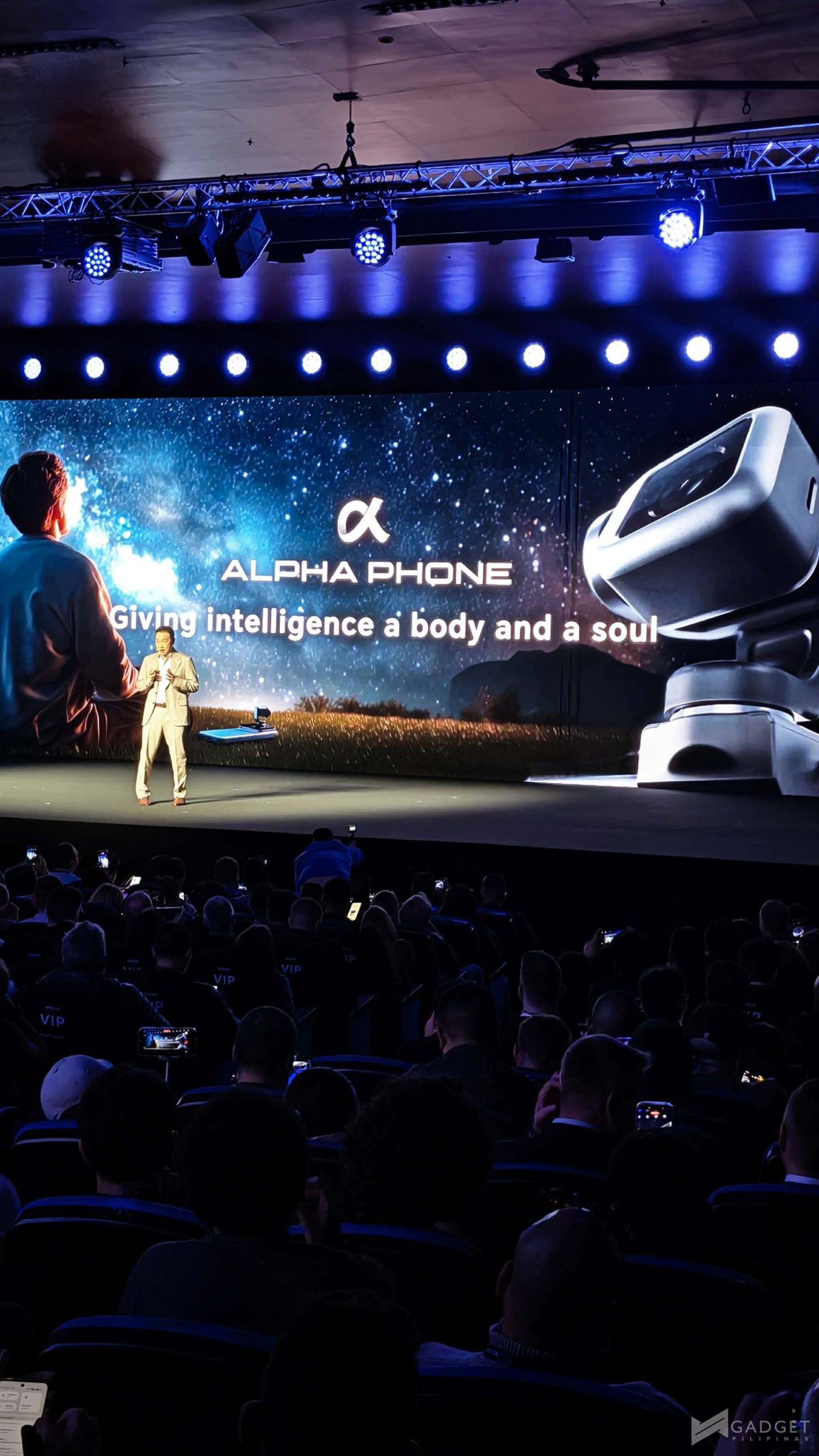 HONOR AI Vision and Magic V6 Debut at MWC 2026